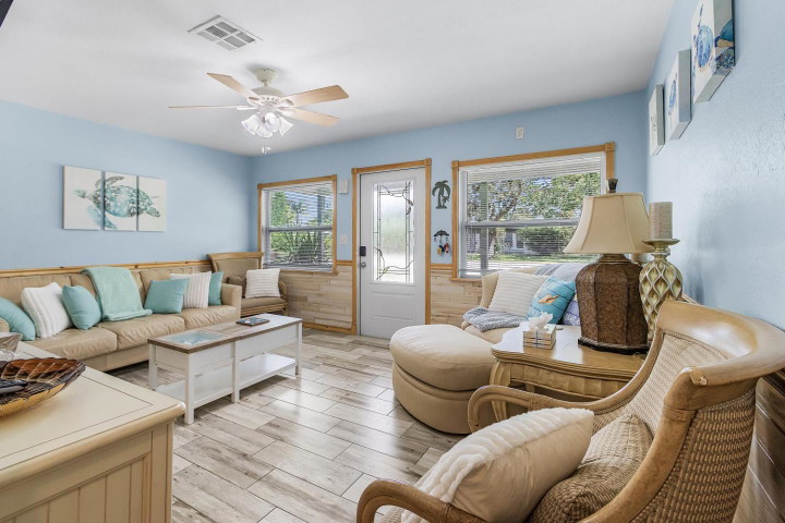 Karen's Sea-foam Oasis - Bonita Springs, FL