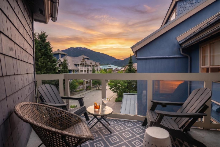 R & R Retreat Luxury Condo - British Columbia