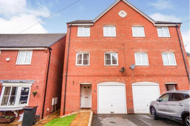Bulkington Lodge Coventry - Affordable Cosy Double & En-suite Rooms - ヌニートン