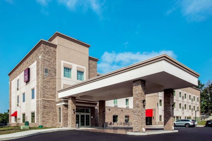 Comfort Suites Fishkill Near Interstate 84 - Beacon, NY