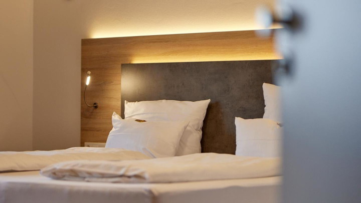 Moselhotel Weinhaus Simon `Sauna`winzerstube`eladesäule - Neumagen-Dhron