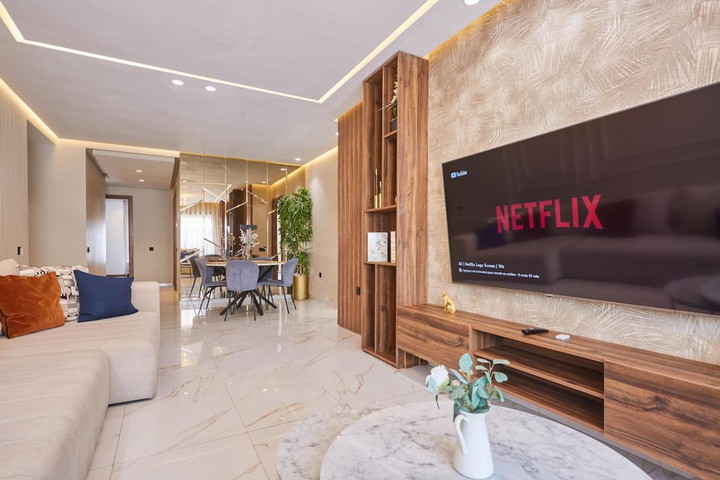 Discover Casablanca Stay In Our 3-bed Gem With Parking - Casablanca, Maroc