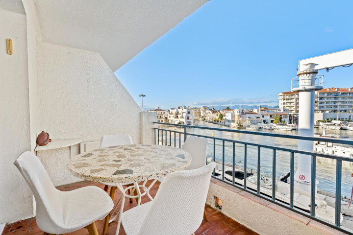 Apartamento Con Terraza Frente Al Canal - Empuriabrava