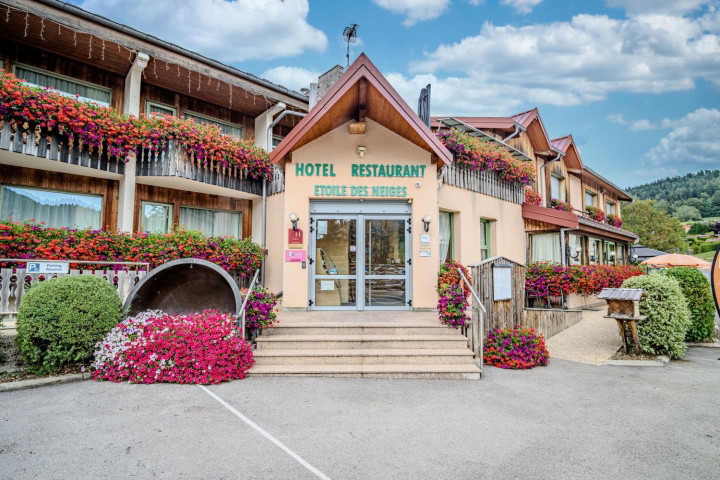 Hôtel Restaurant Etoile Des Neiges Piscine Jacuzzi Sauna Massage Salle De Jeux - Sainte-Croix