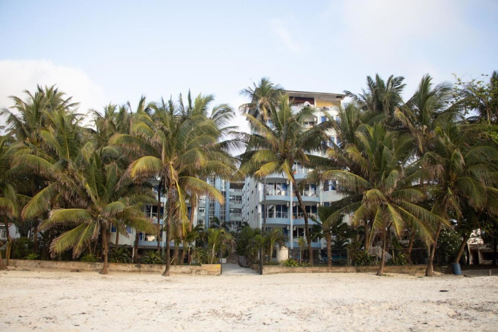 Mombasa Bamburi Beach Studio A11 - Pool & Beach - Sleeps 3 - Mombasa
