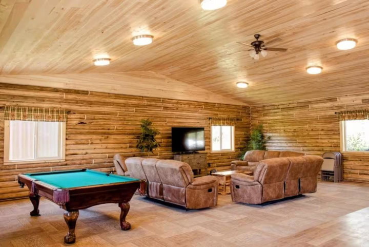 The Birch Bungalow At Alaska Knotty Pine Bnb - Palmer, AK