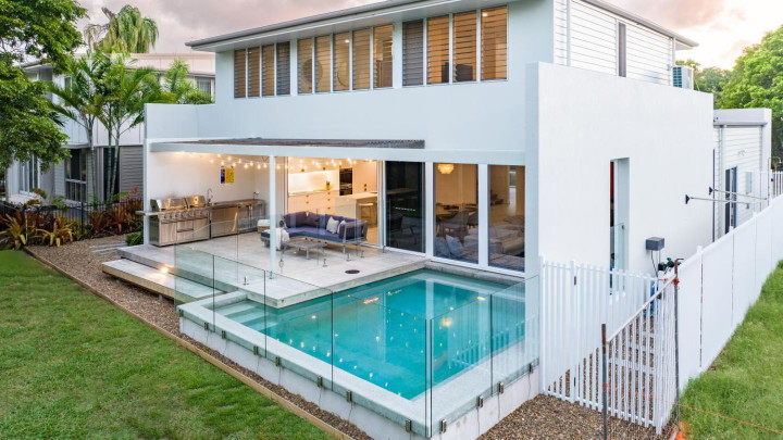 Ocean House - 4 Br With Media Room & Private Pool - 100m To Beach - Agnes Water
