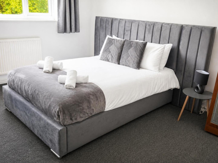 Gorgeous 2 Bedroom Apartment In Charming Newport Perfect For Relaxing Stay, Sleeps 5 - Newport