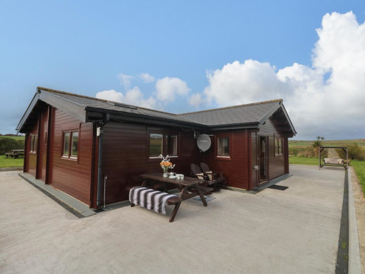 Chywolow Lodge - Sennen