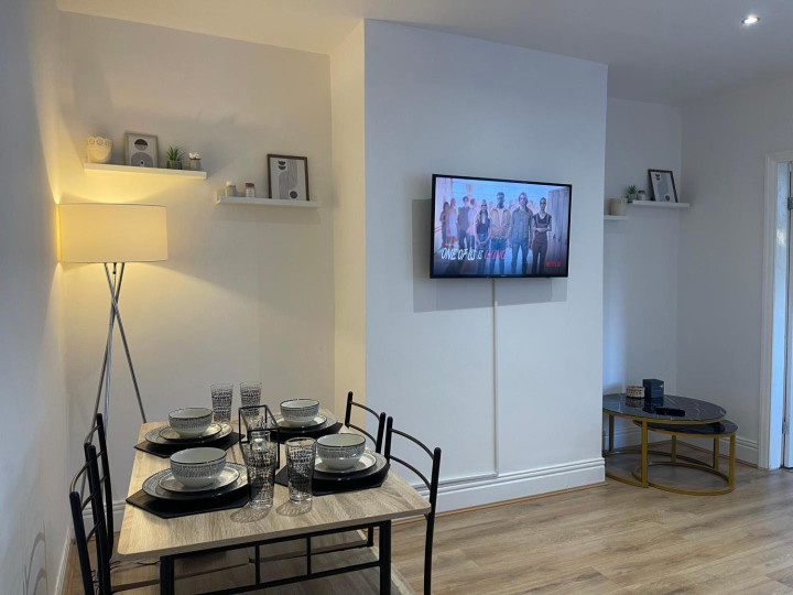 Stylish And Modern 3 Bed Apartment With Free Parking, - Newcastle upon Tyne