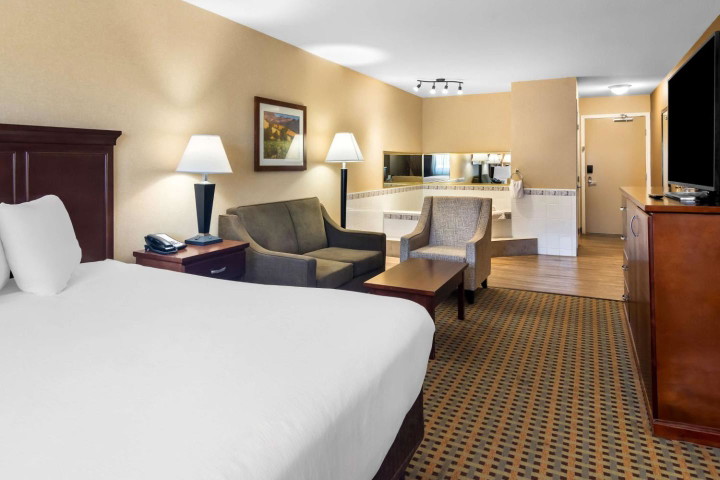 Best Western Plus Osoyoos Hotel & Suites - Osoyoos