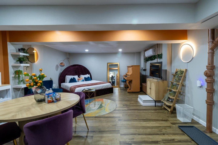 Vibes! Free Parking, Piano, King Bed - Clinton, MD
