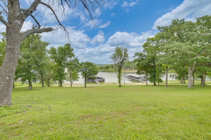 Lakeside Reeds Spring Home W/ Deck & Pool Access! - ミズーリ州