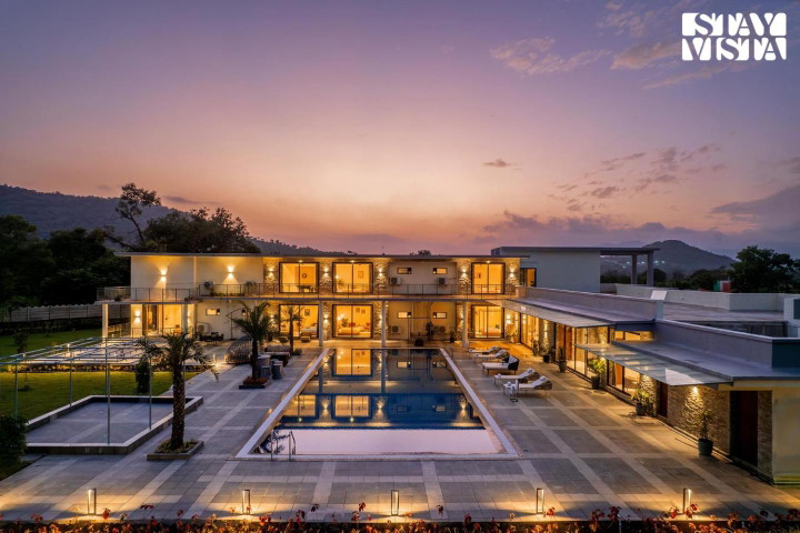 Middle Earth By Vieda, Stayvista - 8bhk Villa With Infinity Pool & Home Theatre - Karjat