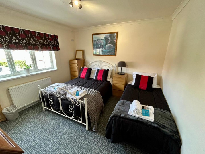 The Shaw House, 2 - Altrincham