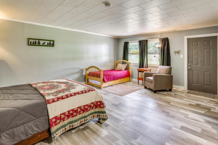 Walk To Main St & Schroon Lake! Cozy Upstate Gem - Schroon Lake, NY