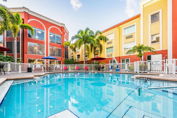 Holiday Inn Express Hotel & Suites Bradenton West By Ihg - Ellenton, FL