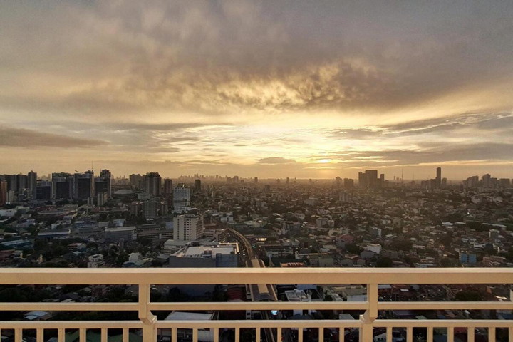 Modern And Cozy 2-bedroom Condo In Prime Location - Quezon City