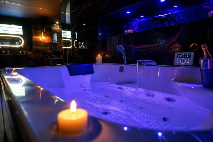 Baobab Logement Atypique Avec Jacuzzi Privé - Meyzieu