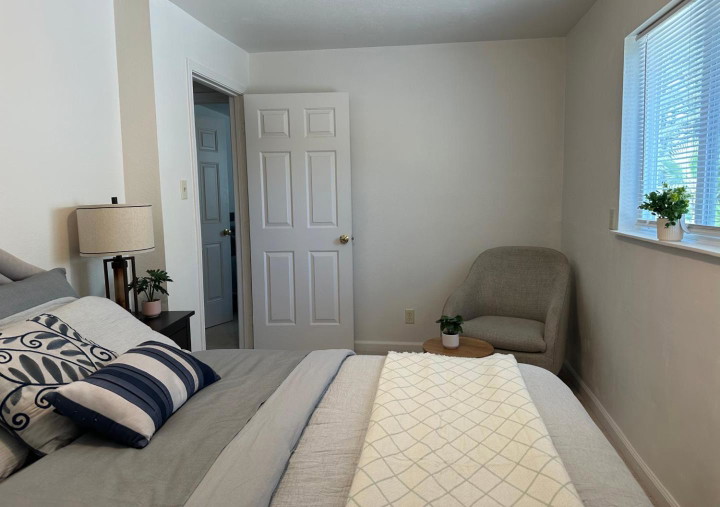 Suite E With 2-bedroom - Roseville, CA