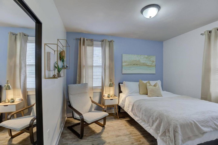 Gated Retreat Steps From Midtown's Best Parking - Memphis, TN