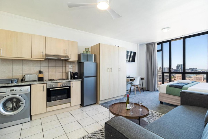 Skyline Apartment - Harbour & City Views - Camps Bay