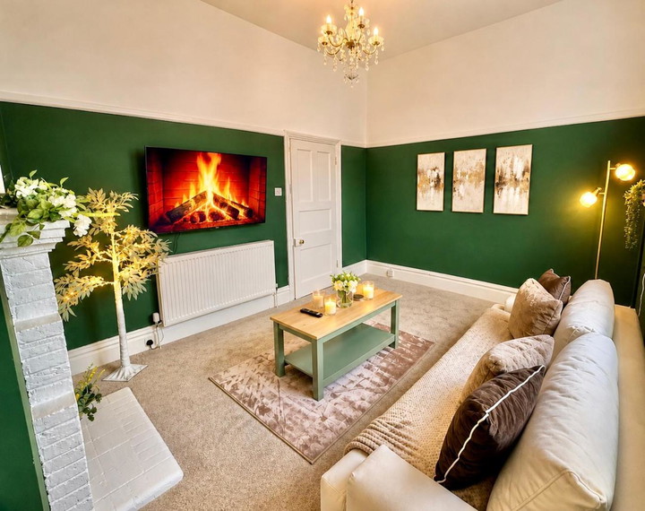 Seaside Gem With Parking - 5 Mins Walk To Beach - Sleeps 4 - Bournemouth