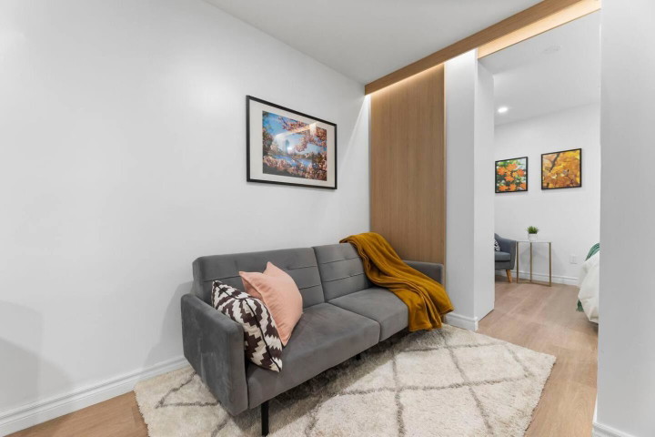 High Park Oasis Modern 1b1b, Kitchen, Laundry - Toronto, ON