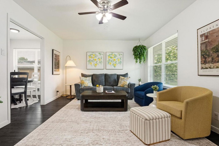 Italian Cottage 2b 1b Duplex King Pet Friendly - Richardson, TX