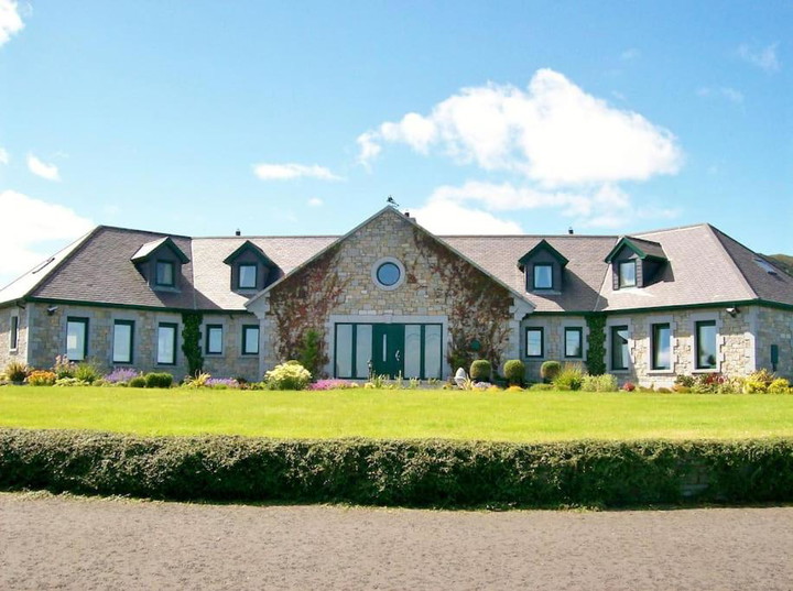 Like Walking Into A Fantastic Novel At Inishowen House - Irland