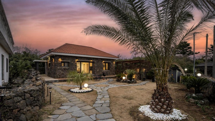 Jeju Stay Rowoon Dockchae Pension - South Korea