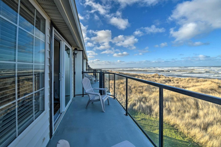 ‘Eagles View’ Condo In Ocean Shores W/ 3 Balconies - Westport, WA