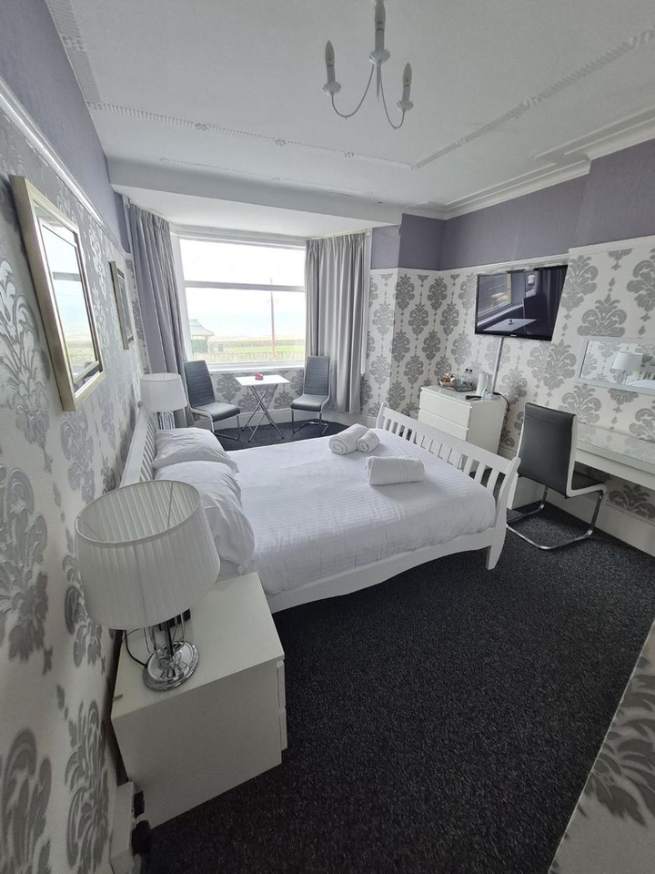 Queens Plaza Hotel - Blackpool