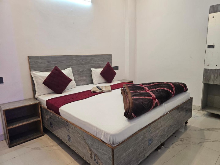 Raj Heritage -- Infront Of Nizamuddin Railway Station Gate No-04 - Neu Delhi
