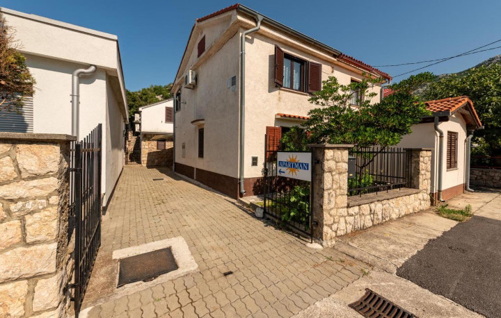 2 Bedroom Nice Home In Karlobag - Karlobag