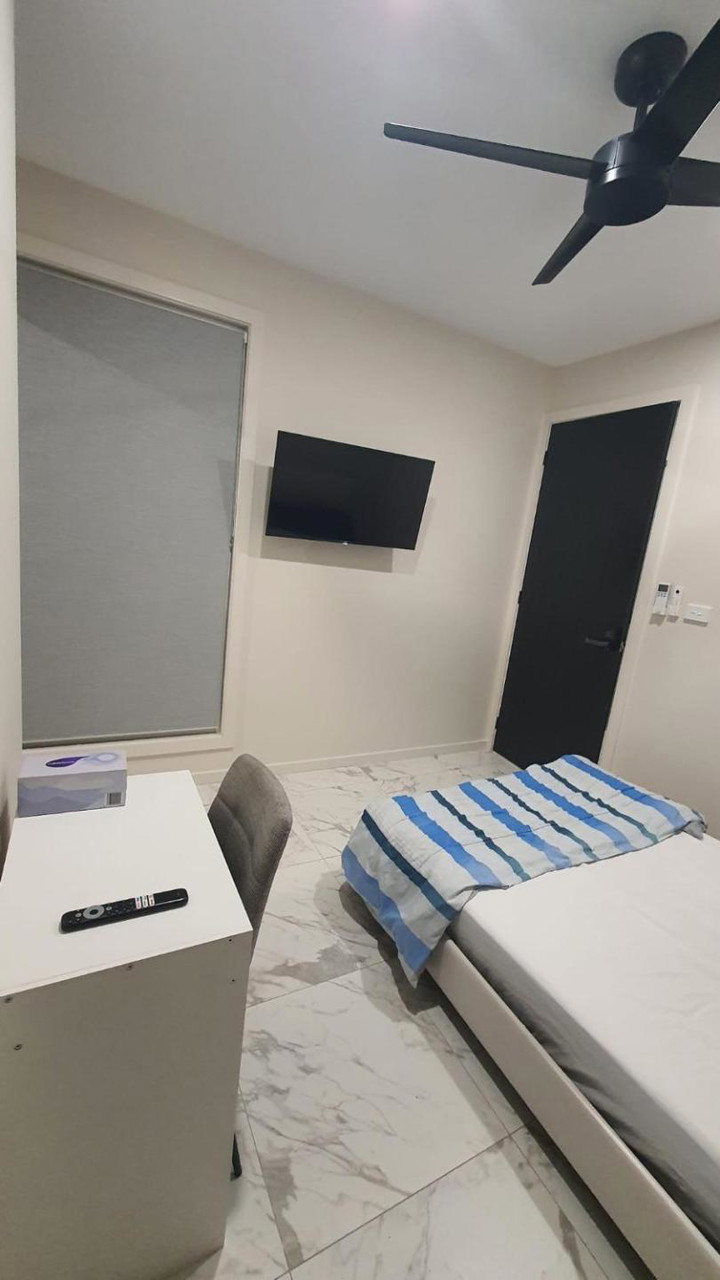 Double Room With Private Bathroom R1 - Canberra