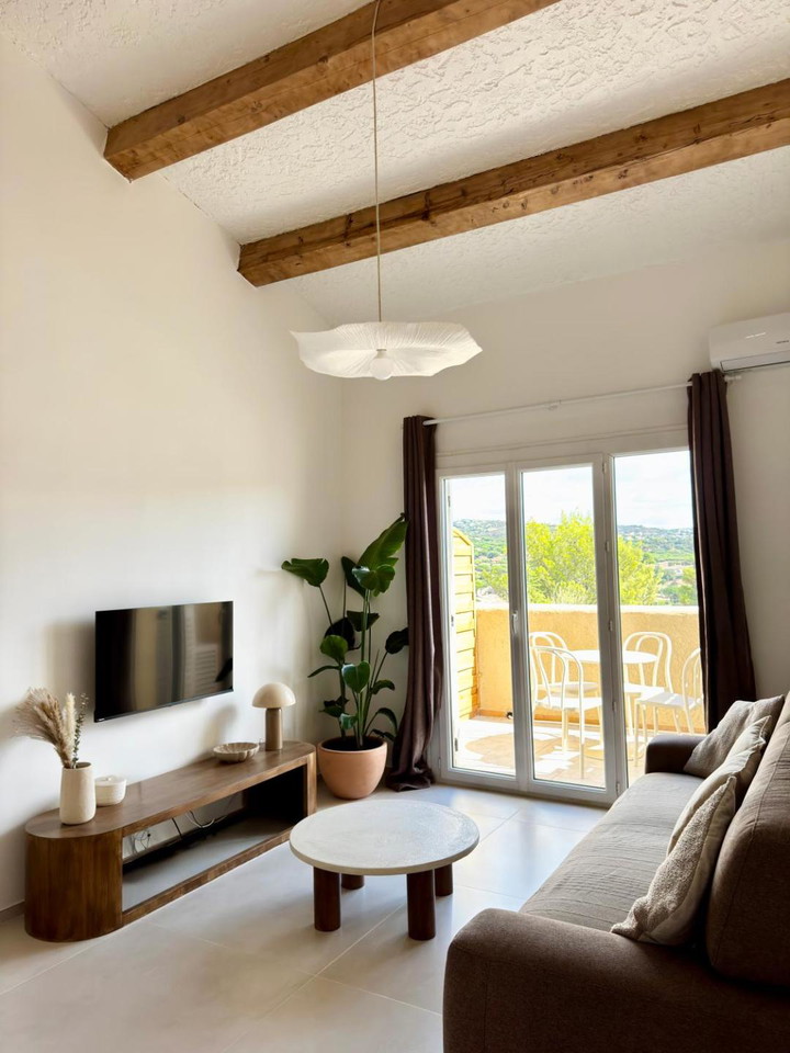 Charmant Duplex Avec Vue Dégagée Et Aperçu Mer - Côte d'Azur