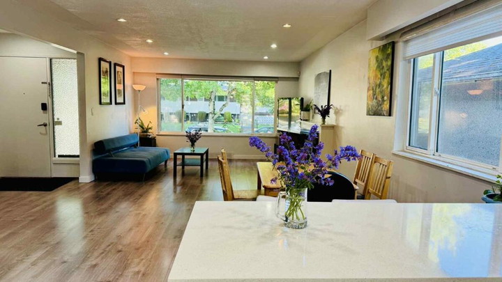 Cozoro 3 Bedrooms Centre Vancouver - West Vancouver