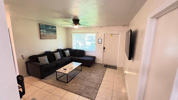 Blissful Hideaway-your Secluded Refuge - Dania Beach, FL
