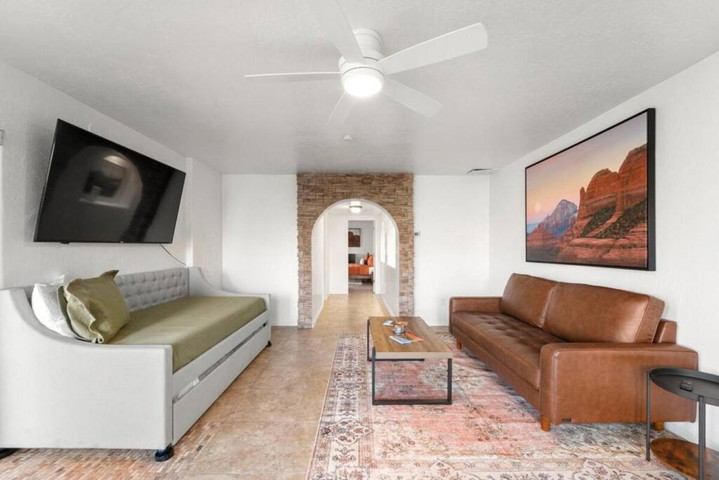 Uptown Walk Out Basement With Ultimate Views And Hot Tub - Sedona, AZ