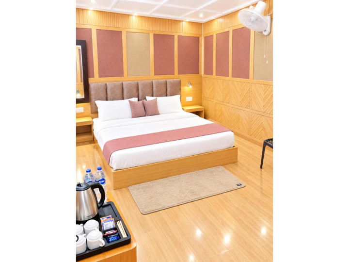 The Grand Hotel Nainital Crow - Nation - Royal Stay With Spacious Rooms, Modern Comforts & Tranquil Mountain Views - Nainital
