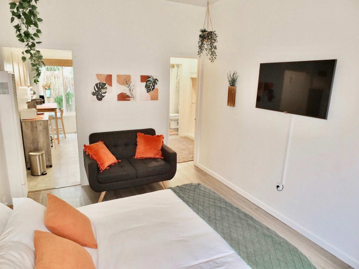 Sand Sun & Second - Charming Studio Within Walking Distance To Beach - Cypress, CA