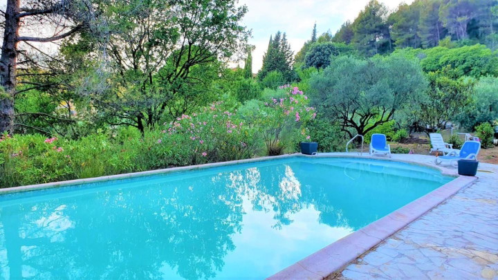 Villa Cigalons En Pleine Pinède Avec Piscine - Trets