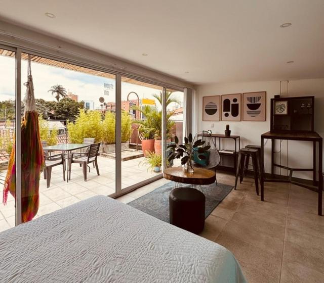 Moonshine Boutique Hostal - Cali