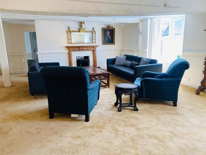 4 Bed 17th Century Coach House - Sevenoaks