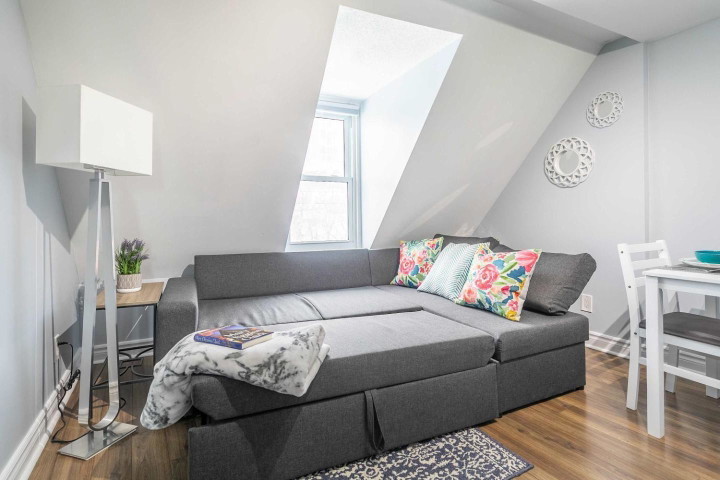 Urban 1br Gem With Kitchen, Smart Tv & Workspace - Gatineau