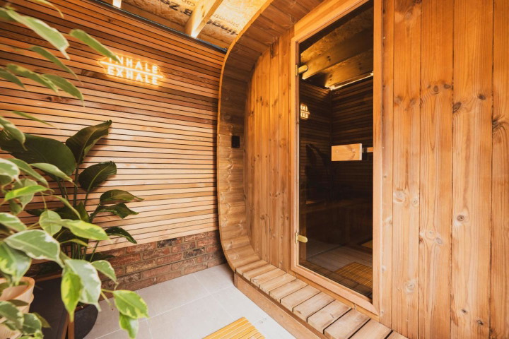 Health & Wellness House Hot Tub, Sauna & Ice Bath - Southampton, UK