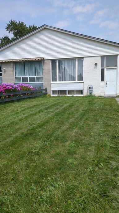 Whole House Fair Price Great Amenities - Markham