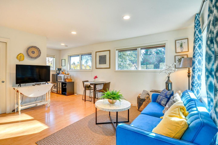 Walk To Willamette River: Studio In West Linn - West Linn, OR