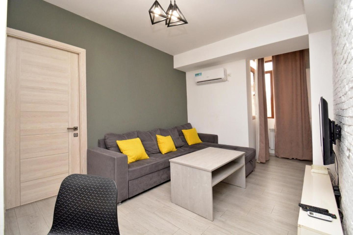 Charming Stay Steps From Republic Square By Domel Yerevan - 耶烈萬